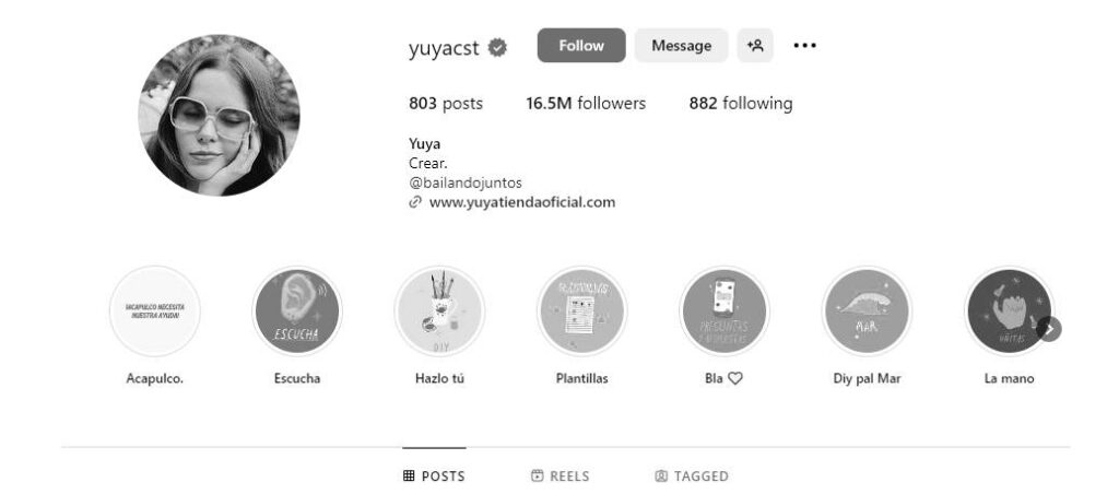 Top 30 Female Instagram Influencers To Follow - Helplama.com