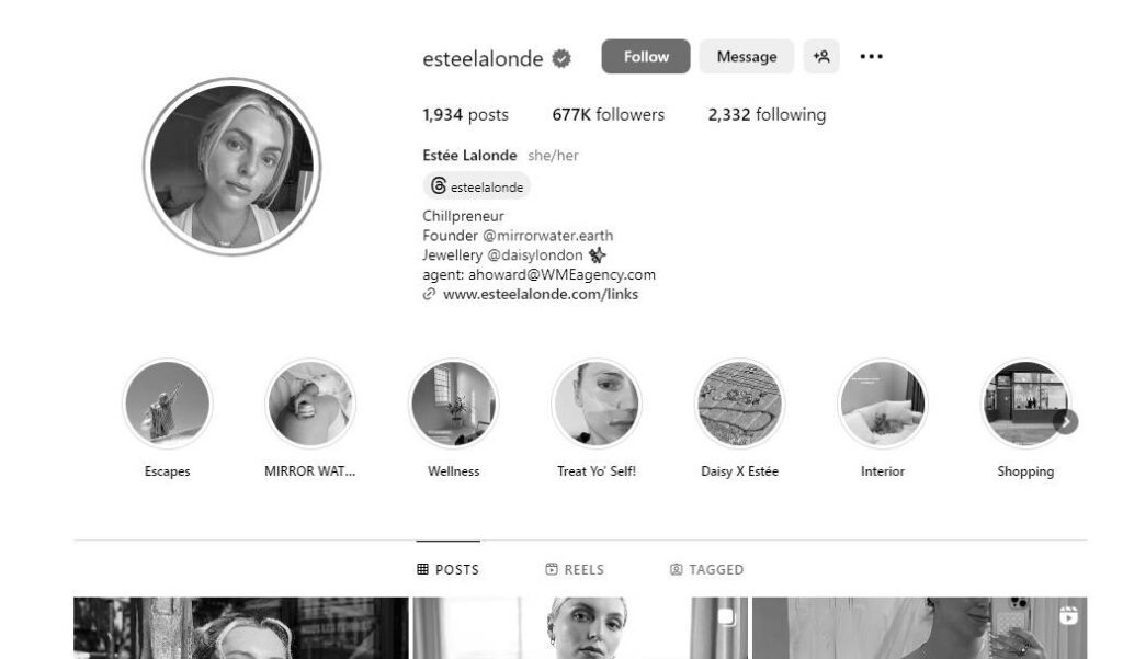 Top 30 Female Instagram Influencers To Follow - Helplama.com